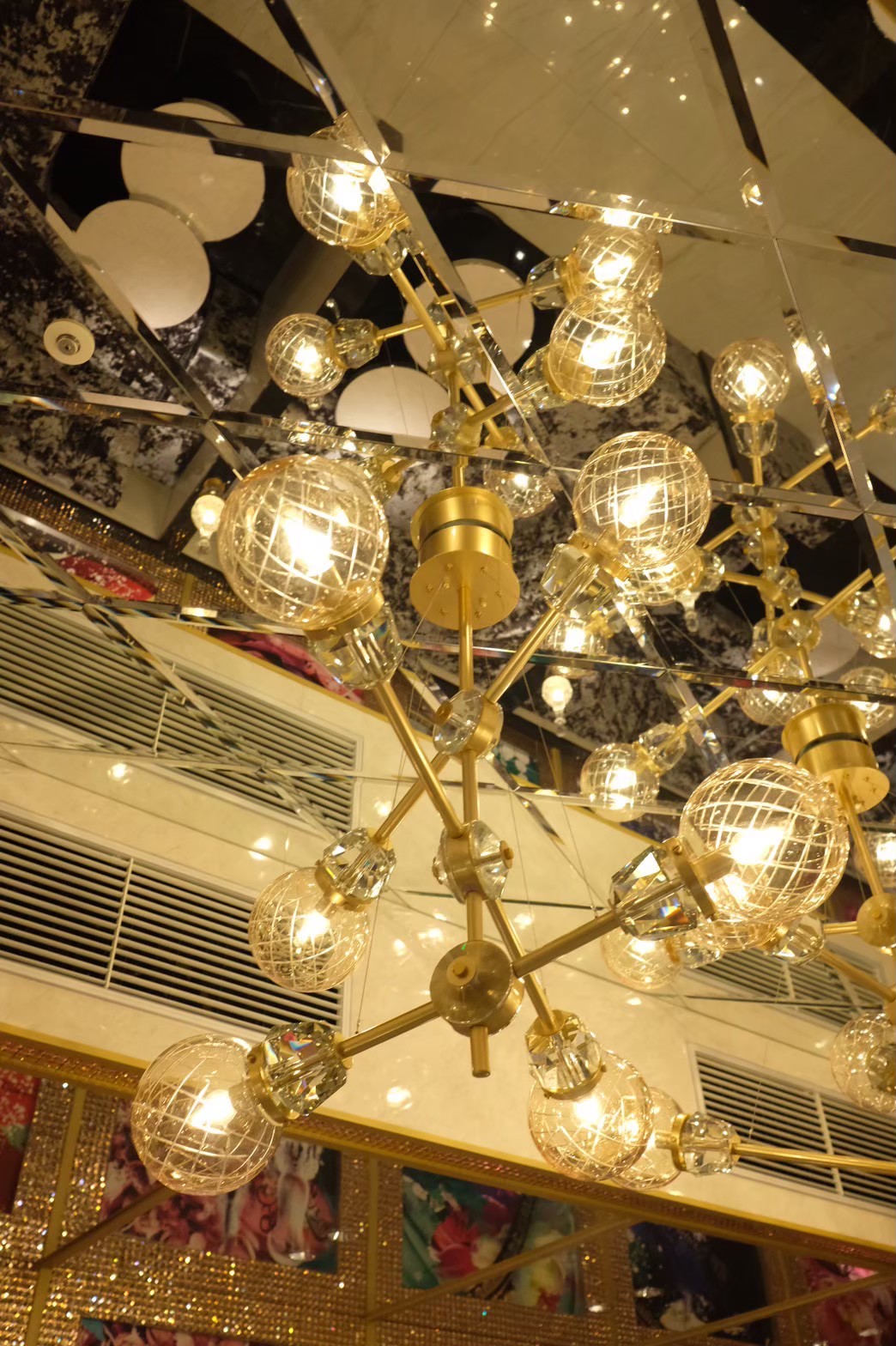 CLUB ALL WHITE/歌舞伎町・東京 The VintageHouse | ザ・ヴィンテージハウス
